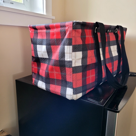 thirty-one | Bags | Thirtyone Plaid Utility Tote Bag Red And Black ...